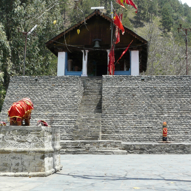 chamunda devi temple river